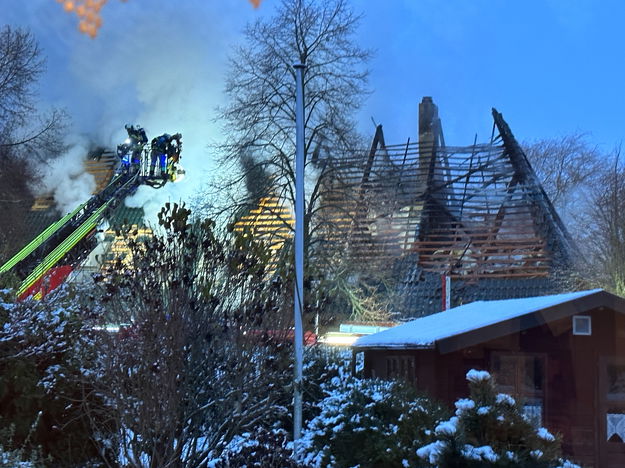 Brand mit zwei Toten: Fünf Familien sind jetzt obdachlos | R.SH